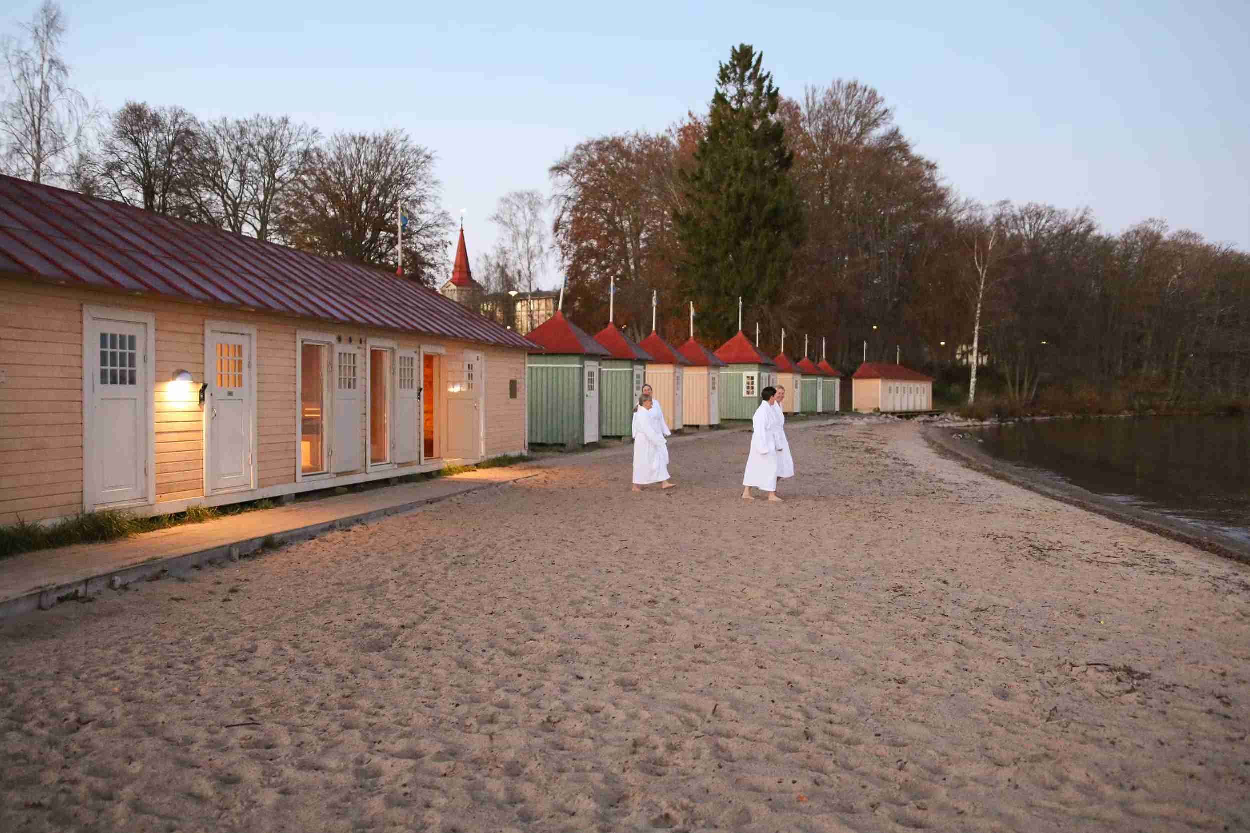 Bastubad i historiskt badhus vid Vättern | Vad händer i Sverige